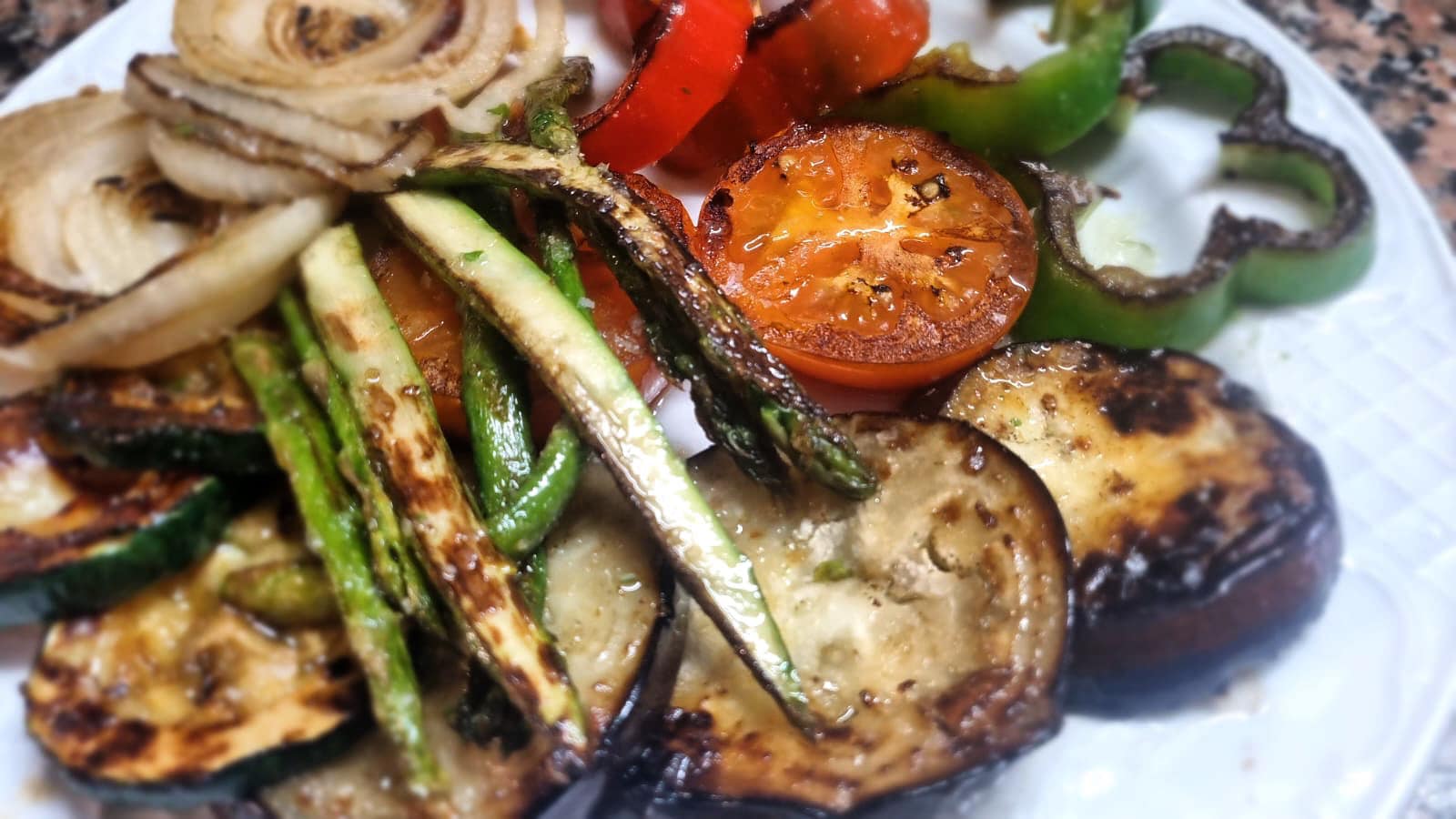Menú del Asador Tapería Mondragón | Parrilladas y Comidas a la Brasa
